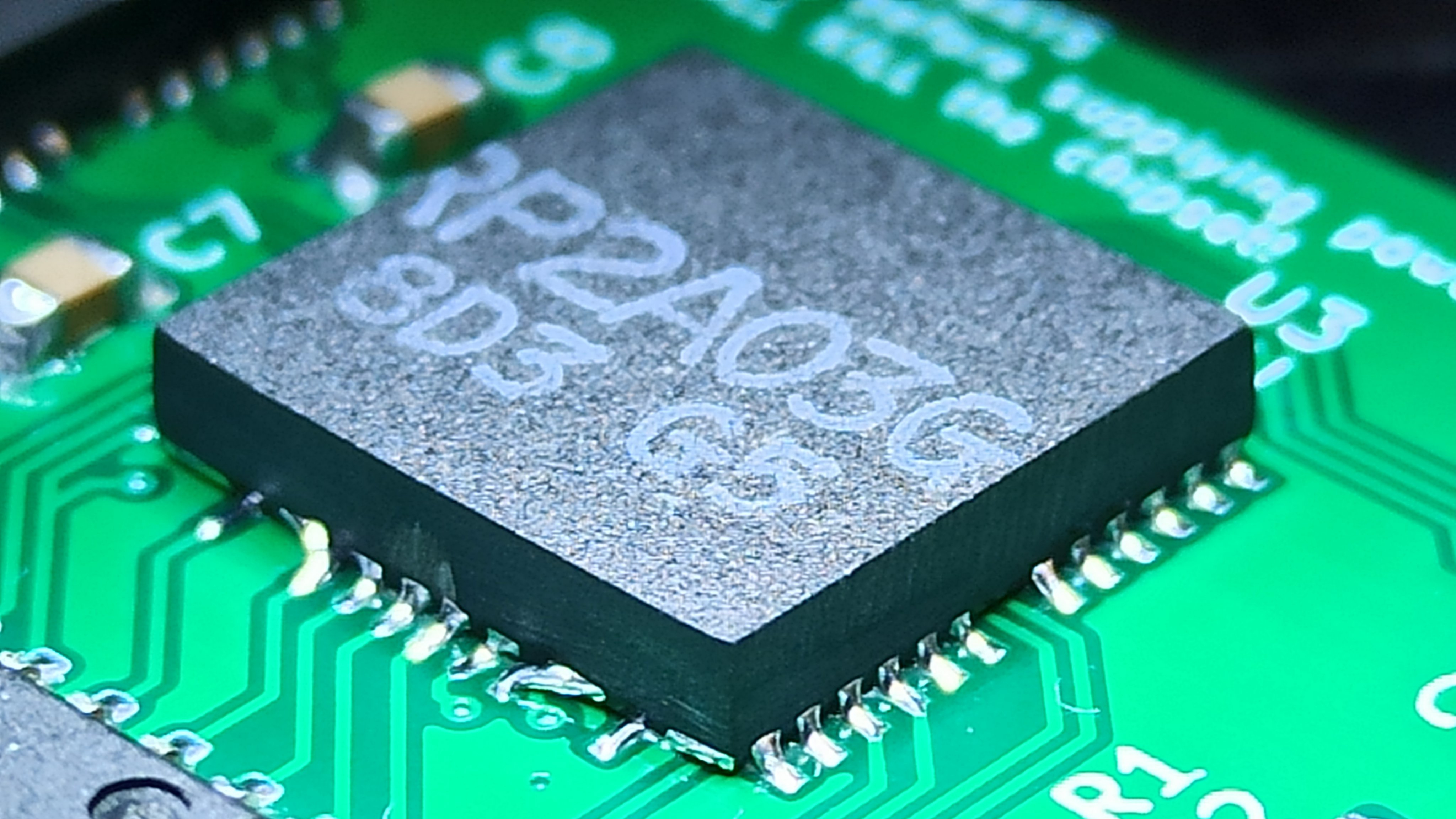 DIPのICを削ってQFNパッケージに改造するHACK – inajobのいろいろレビュー