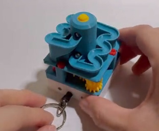 ゼンマイみたいな仕組みを内蔵した3Dプリンタ製のマーブルマシン – inajobのいろいろレビュー